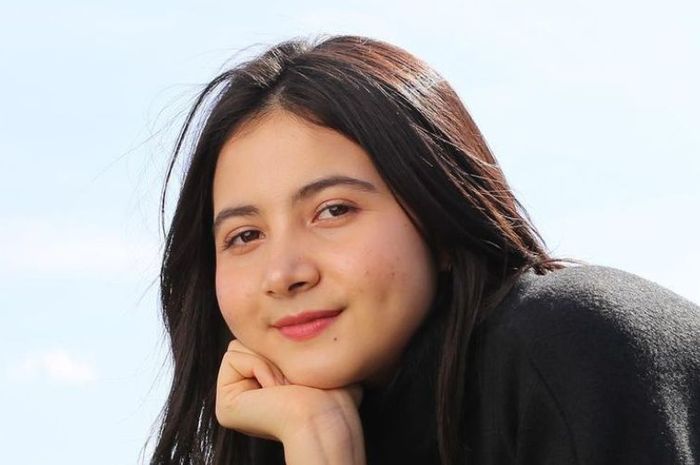 5 Potret Cantik Bulan Sutena, Selebgram yang Lagi Viral Gegara Video 8 ...