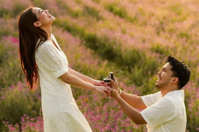 Aaliyah Massaid Pamer Cincin Lamaran, Thariq: Calon Istri Cakep Bener ... Aaliyah Massaid Pamer Cincin Lamaran, Thariq: Calon Istri Cakep Bener ...