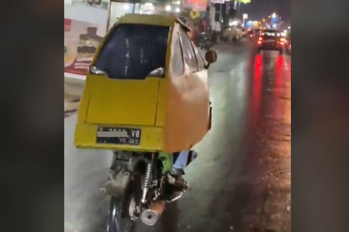 Agak Lain, Pengendara Ini Modifikasi Motor Miliknya Bak Mobil - Ntvnews.id