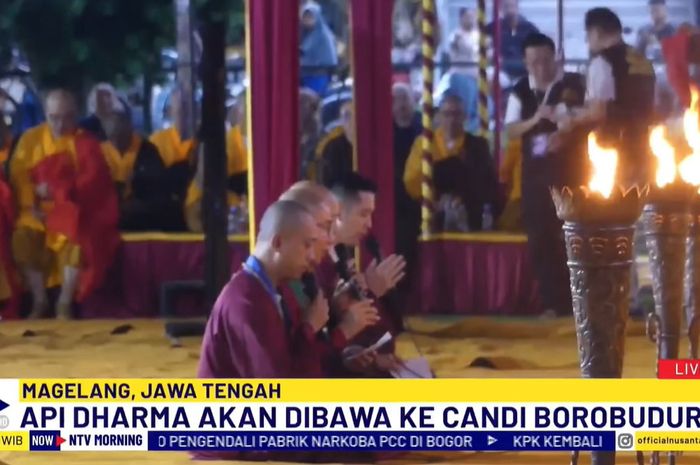 Jelang Waisak, Api Dharma Mrapen Disemayamkan di Candi Mendut Jawa Tengah - Semua Halaman ...