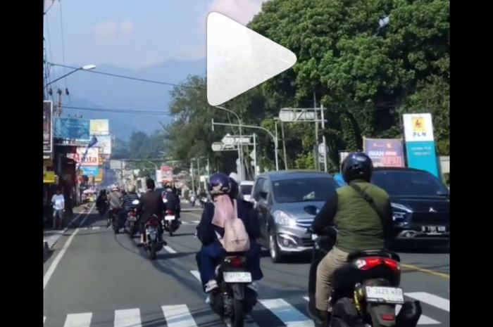 Viral Pemotor Tendang Spion Mobil Sampai Patah-Pecah di Puncak - Ntvnews.id