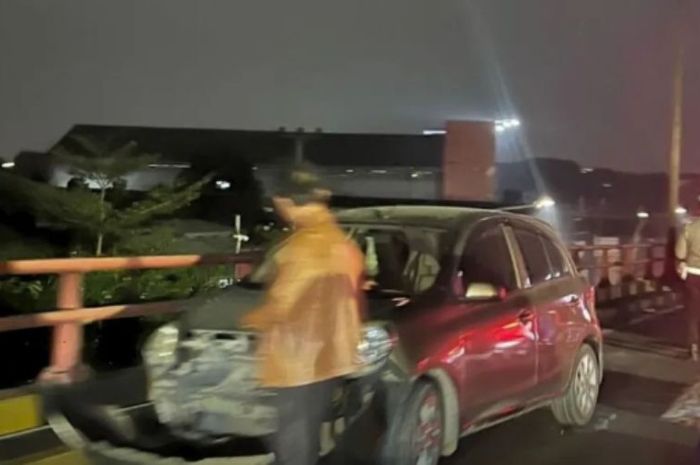 Kecelakaan Dua Mobil di Flyover Cimindi, Kemacetan Panjang Arah Cimahi ...
