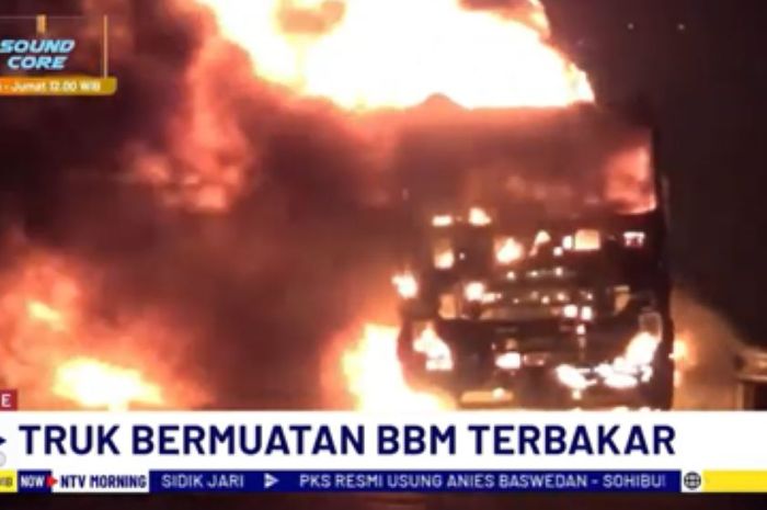Truk BBM Pertamina Terbakar di Ruas Tol Ngawi, Sopir Nyaris jadi Korban - Semua Halaman - Ntvnews.id