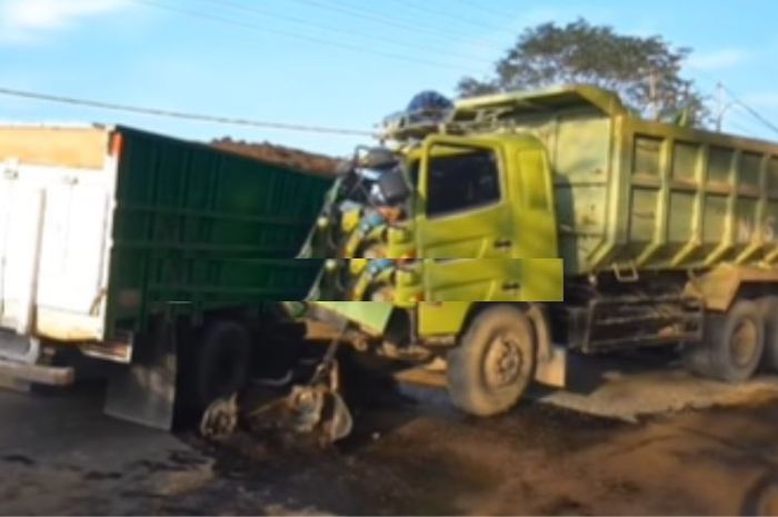 Sopir Truk Tronton Terjepit Kabin Pengemudi Usai Kecelakaan di Jonggol - Halaman 2 - Ntvnews.id