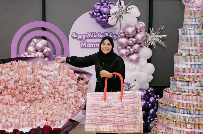 Potret Hadiah Serba-serbi Duit di Hari Ultah Aurel Hermansyah - Semua ...