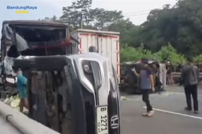 Ini Daftar 8 Kendaraan Tabrakan Beruntun di Tol Cipularang Arah Jakarta KM 85 - Ntvnews.id