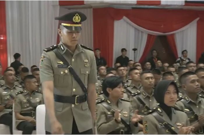 Ikuti Jejak Sang Ayah, Ipda Theodore Gomgom Resmi Ditempatkan di Korps Brimob Polri - Ntvnews.id