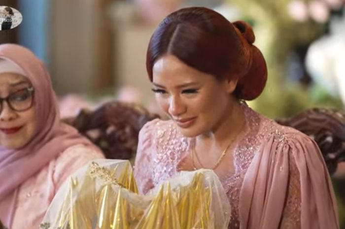 Aaliyah Massaid Beri Pisang Sanggan Sebagai Simbol Melangkahi Zahwa ...