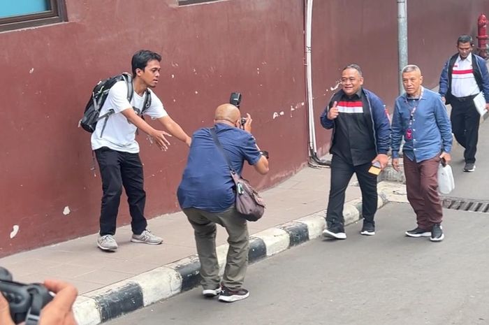 Tiba di Bareskrim, Ini Jawaban Benny Saat Ditanya Siapa Inisial T Bos ...