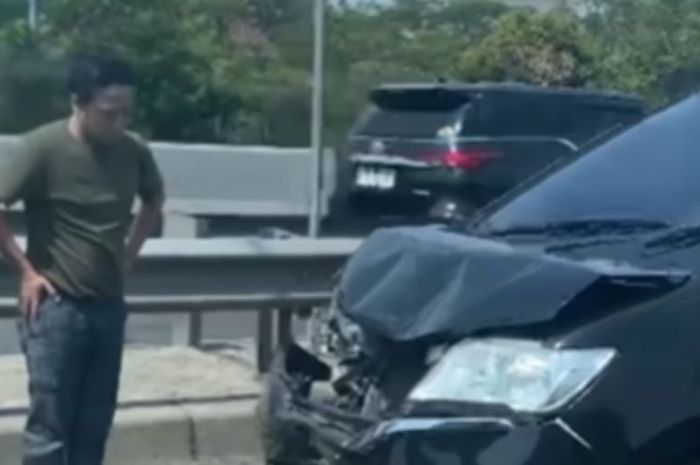 Kecelakaan Beruntun Libatkan Tiga Mobil di Tol Ciledug - Ntvnews.id
