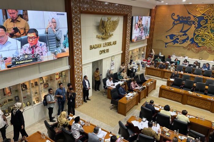 Putusan Baleg DPR Beda dengan MK, PDIP Tak Bisa Usung Calon Sendiri di ... Putusan Baleg DPR Beda dengan MK, PDIP Tak Bisa Usung Calon Sendiri di ...