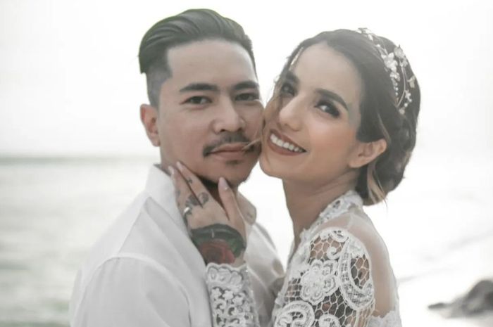 Cekcok Rumah Tangga, Sheila Marcia Sempat Keluar dari Rumah hingga Lepas Cincin Kawin - Semua ...