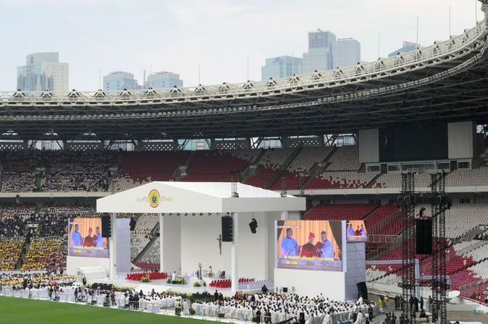 Lagu Rohani Berkumandang di Stadion GBK Jelang Misa Akbar Bersama Paus Fransiskus - Ntvnews.id