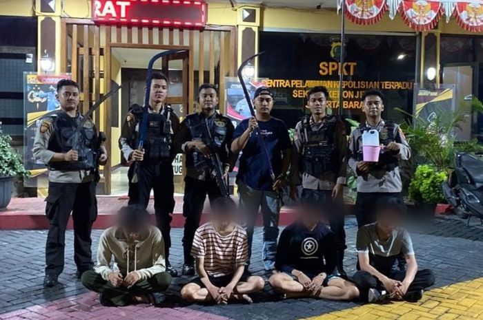 Polisi Tangkap 4 Remaja di Kuburan, Nekat Bawa Air Keras dan Senjata Tajam - Ntvnews.id