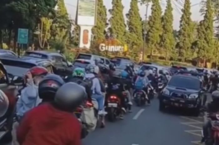 Detik-detik Kemacetan Parah di Puncak Bogor Pagi Ini - Ntvnews.id