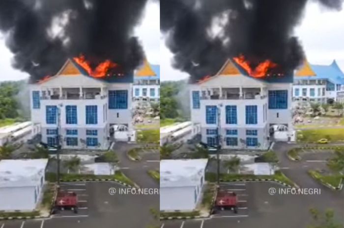 Kebakaran Mengerikan Gedung Dishub Pekanbaru, Api Berkobar Besar ...