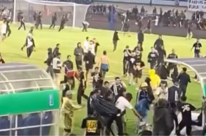 5 Fakta Kerusuhan Oknum Bobotoh Pukuli Steward di Laga Persib Bandung ...