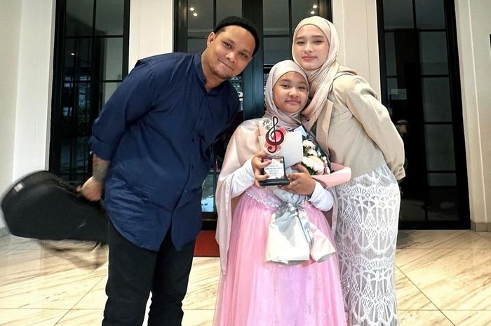Inara Rusli Pamer Foto Bareng Anak dan Virgoun, Diminta Rujuk oleh Netizen - Ntvnews.id