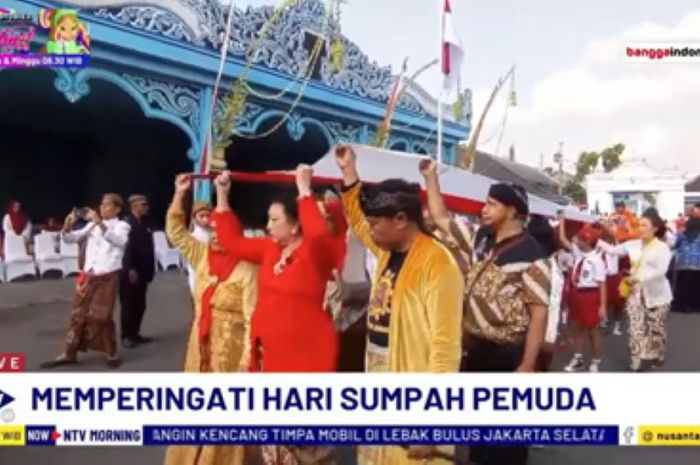 Peringati Hari Sumpah Pemuda, Keraton Solo Bersama Ribuan Pelajar Bentangkan Bendera Merah Putih ...