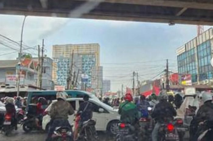 Penampakan Kemacetan Parah di Kalimalang Bekasi, Antrian Mobil Motor ...