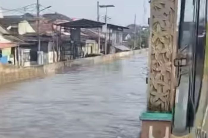 Sejak Kemarin, Banjir di Taman Mangu Pondok Aren Tangerang Belum ...
