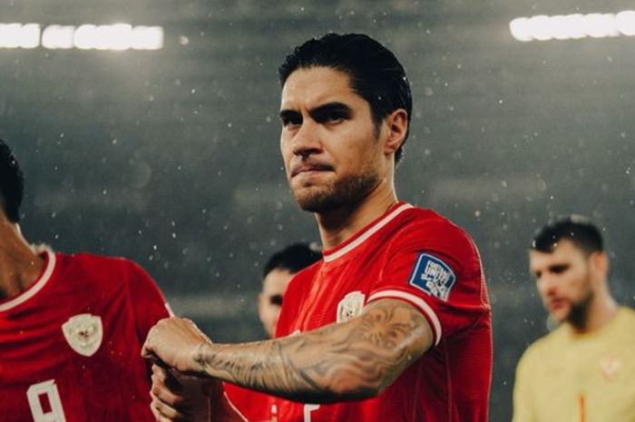 Reaksi Lucu Kevin Diks Unboxing Action Figure Pemain Timnas Indonesia ...