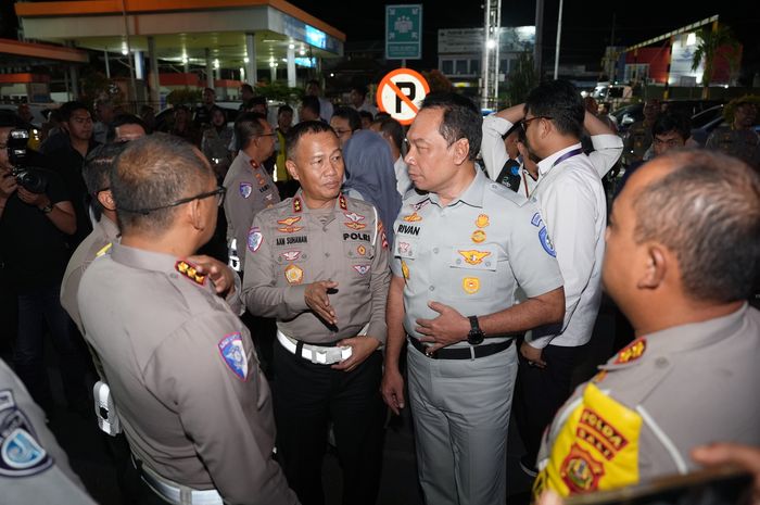 Jelang Libur Natal-Tahun Baru, Kakorlantas Polri Cek Kesiapan Pelabuhan Ketapang - Ntvnews.id