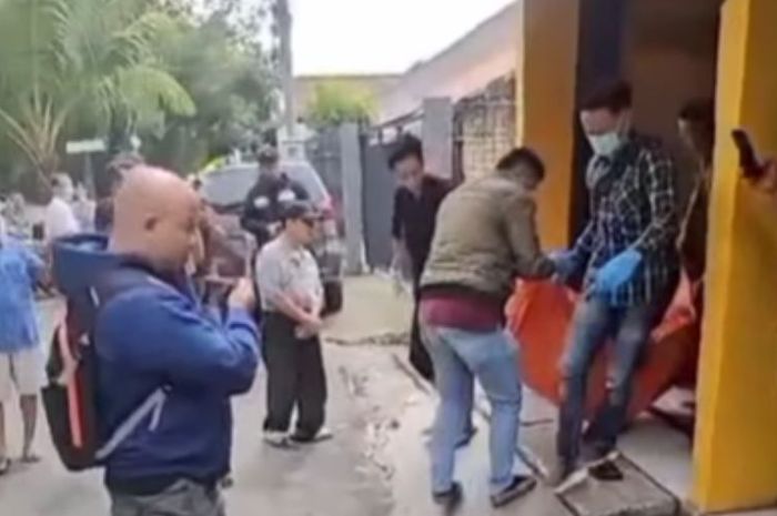 Geger Pria Paruh Baya Ditemukan Meninggal Dunia di Dalam Ruko Pinang ... Geger Pria Paruh Baya Ditemukan Meninggal Dunia di Dalam Ruko Pinang ...