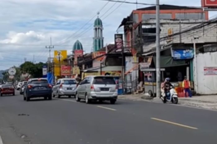Situasi Terkini Lalu Lintas di Puncak Bogor, One Way Diberlakukan ...