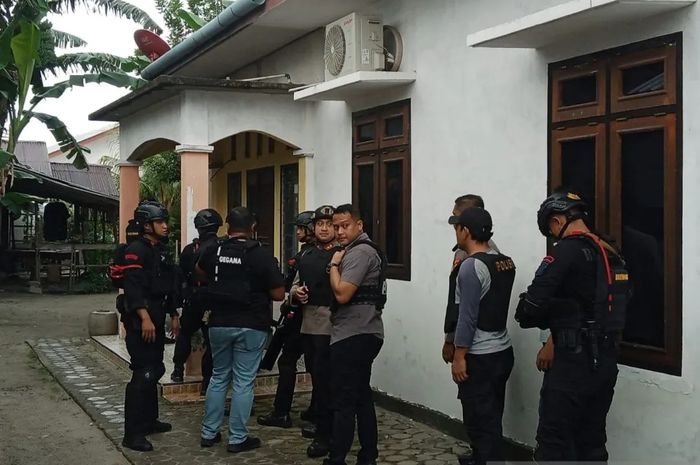 Penampakan Intel Kodim dan Brimob Polda Babel Kepung Rumah Anggota TNI ...