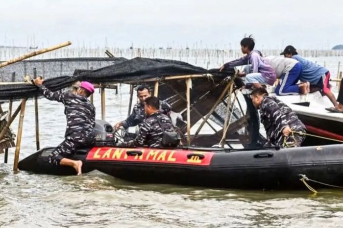 Fakta-fakta KKP Komplen Pagar Laut di Tangerang Dicabut TNI AL - Ntvnews.id