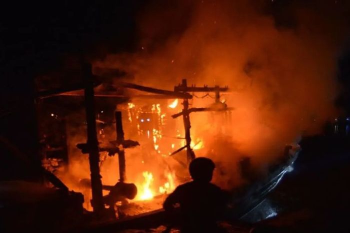 Pabrik Cat di Jatake Tangerang Kebakaran Hebat - Ntvnews.id