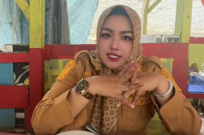 Terpopuler: Viral Kades di Bogor Geli Bawa Nasi Berkat, Profil Rosan Roeslani yang Jadi Bos ...
