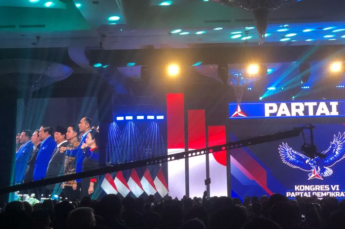 Pakai Kopiah dan Jas Hitam, Presiden Prabowo Subianto Hadiri Kongres VI ...