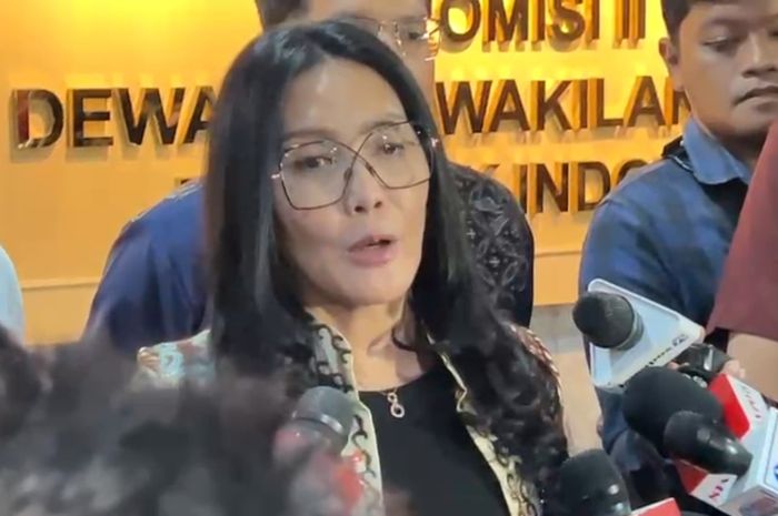 Tangis Rieke Ceritakan Tanah 'Suaminya' Mat Solar Belum Dibayar, Meski ...