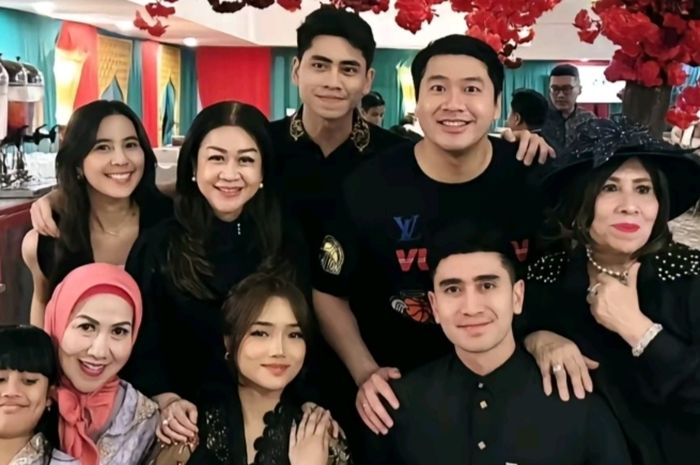 Venna Melinda Keceplosan Sebut Fuji Calon Mantu - Ntvnews.id