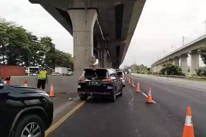 Contraflow di Tol Jakarta-Cikampek Diperpanjang, Sekarang Mulai dari KM 36 sampai KM 70 - Ntvnews.id