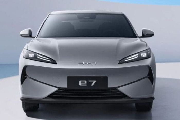 BYD Luncurkan Sedan Listrik e7 dengan Jarak Tempuh hingga 520 km dan ...