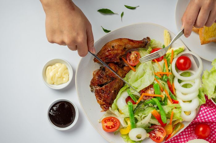 7 Cara Cerdas Menjaga Pola Makan Sehat Saat Idul Adha - Ntvnews.id