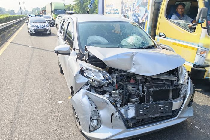 Kecelakaan di Tol JORR KM 38 B Arah Bambu Apus, Kondisi Mobil Rusak ...