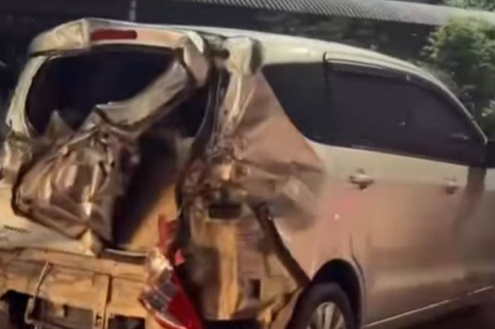 Kecelakaan Beruntun di Exit Tol Bekasi Barat, Kendaraan Ringsek Parah - Ntvnews.id