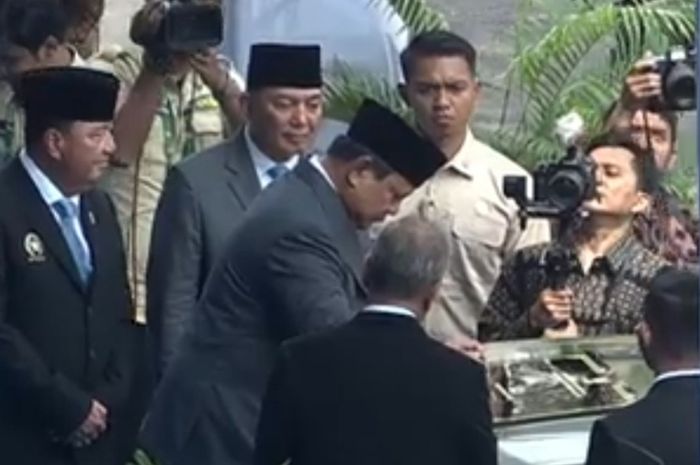 Prabowo Luncurkan Kendaraan Taktis Listrik ‘Pandu’ MV3 EV Buatan Pindad - Ntvnews.id