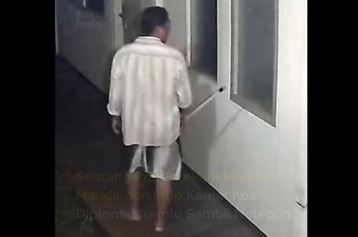 Penjaga Kos Mondar-Mandir di Depan Kamar Diplomat Arya Sebelum Tewas, Kini Ngaku Stres - Ntvnews.id