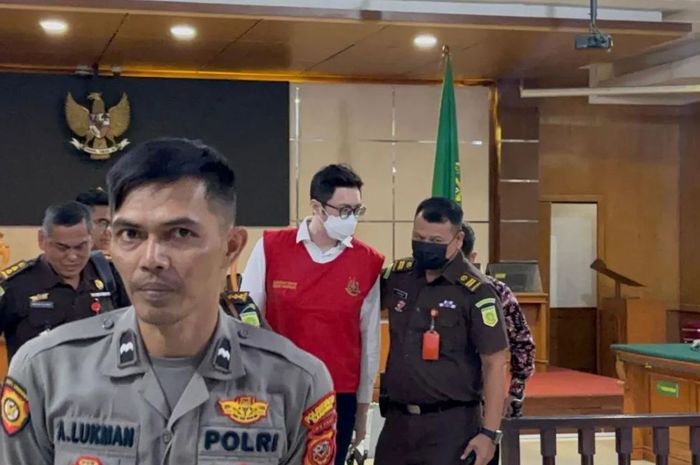 Sidang Dokter Priguna di PN Bandung Ditunda Gegara Demo - Ntvnews.id