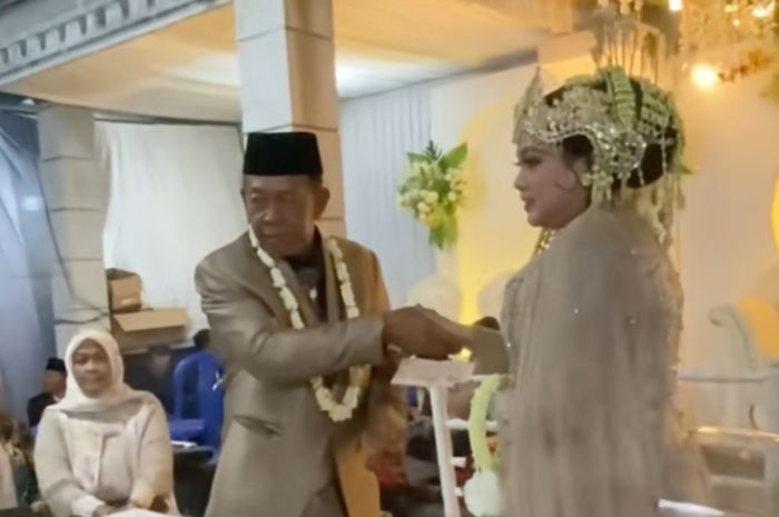 Viral Kakek 74 Tahun Nikahi Gadis 24 Tahun di Pacitan, Mahar Cek Rp 3 Miliar Bikin Geger Warga ...