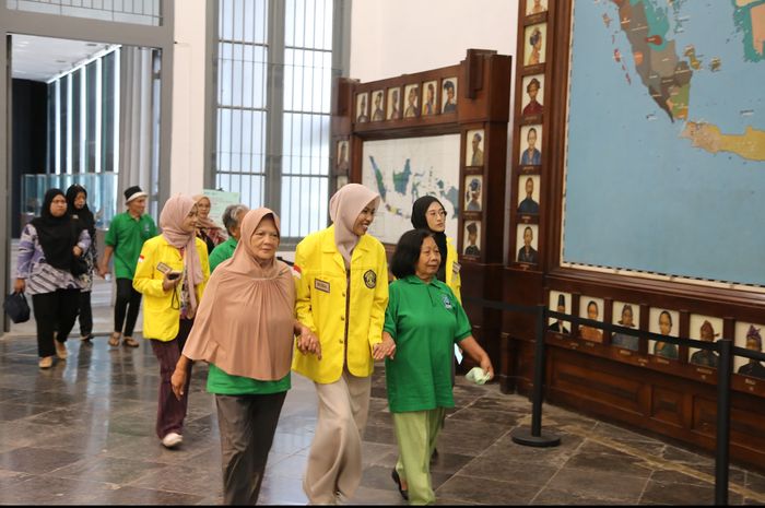 UI Buat Program Khusus untuk Lansia di Museum Nasional Indonesia ...
