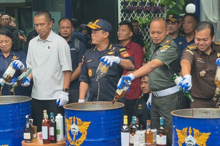 Bea Cukai Musnahkan 13,4 Juta Batang Rokok dan 19 Ribu Botol Miras ...