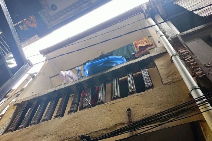 Balita yang Jatuh dari Balkon Rumah Kontrakan Alami Luka di Dagu ...