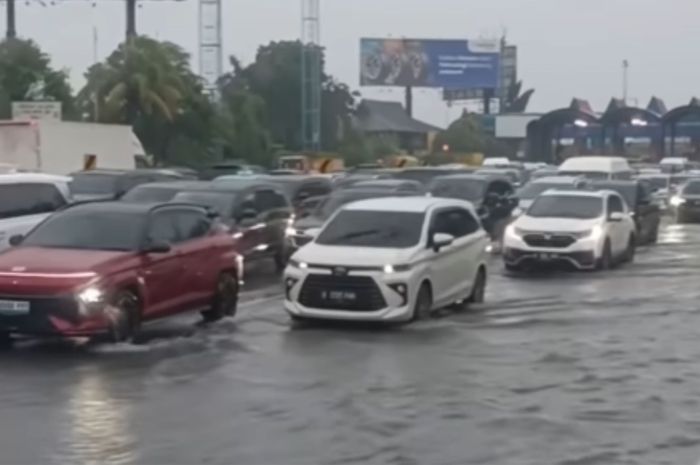 Banjir Rendam Tol Arah Bandara, Lalu Lintas Menuju Soekarno-Hatta ...