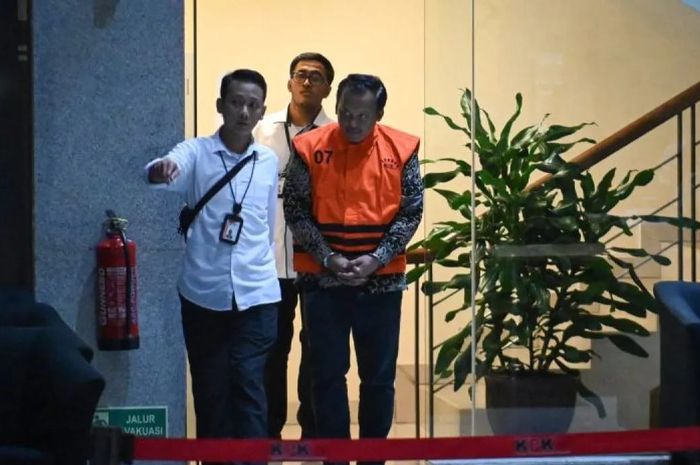 KPK Tahan ASN Kemenhub Risna Sutriyanto terkait Perkara Suap Proyek DJKA - Ntvnews.id